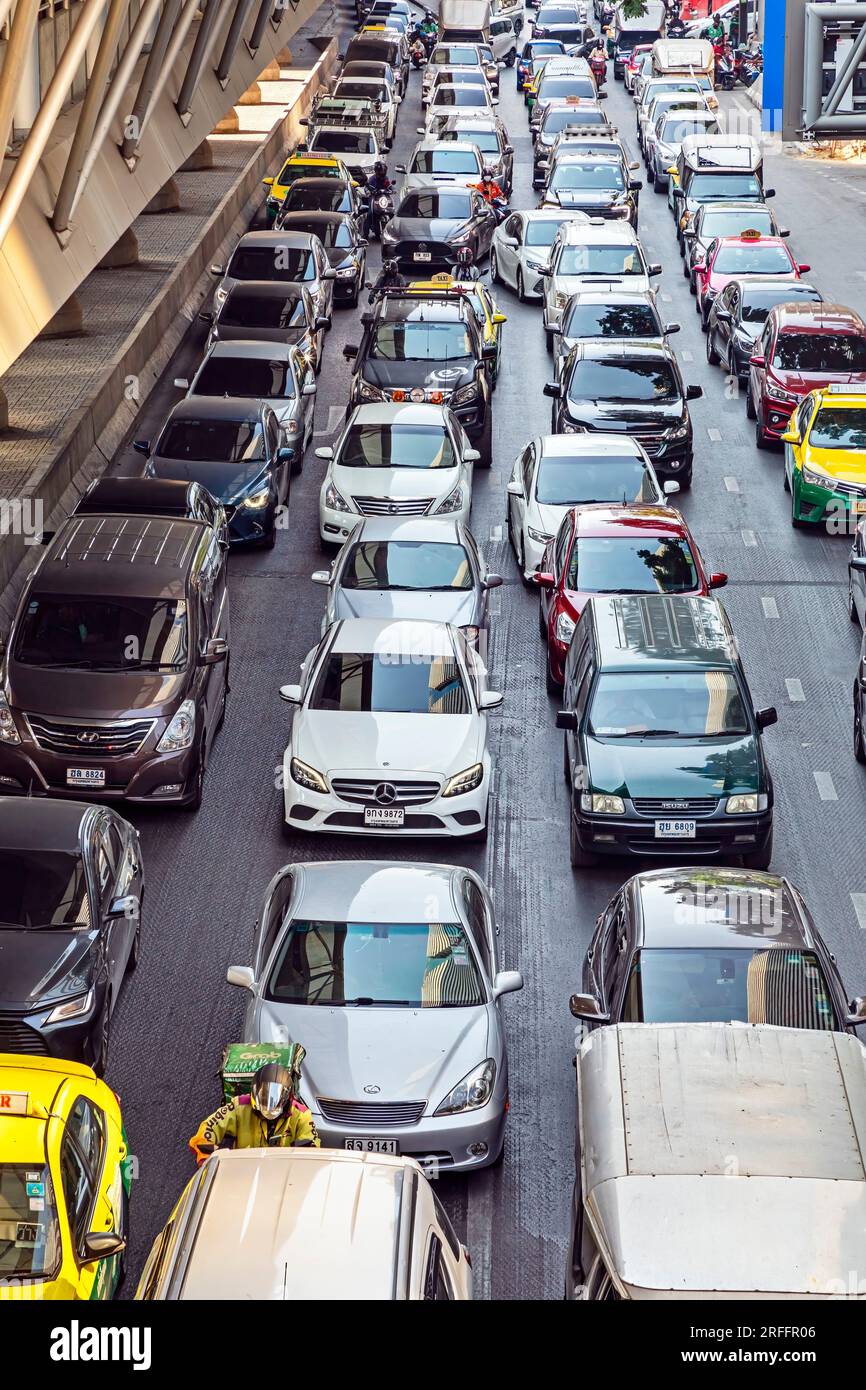 Vehicles caught up in city street traffic congestion, downtown Bangkok ...