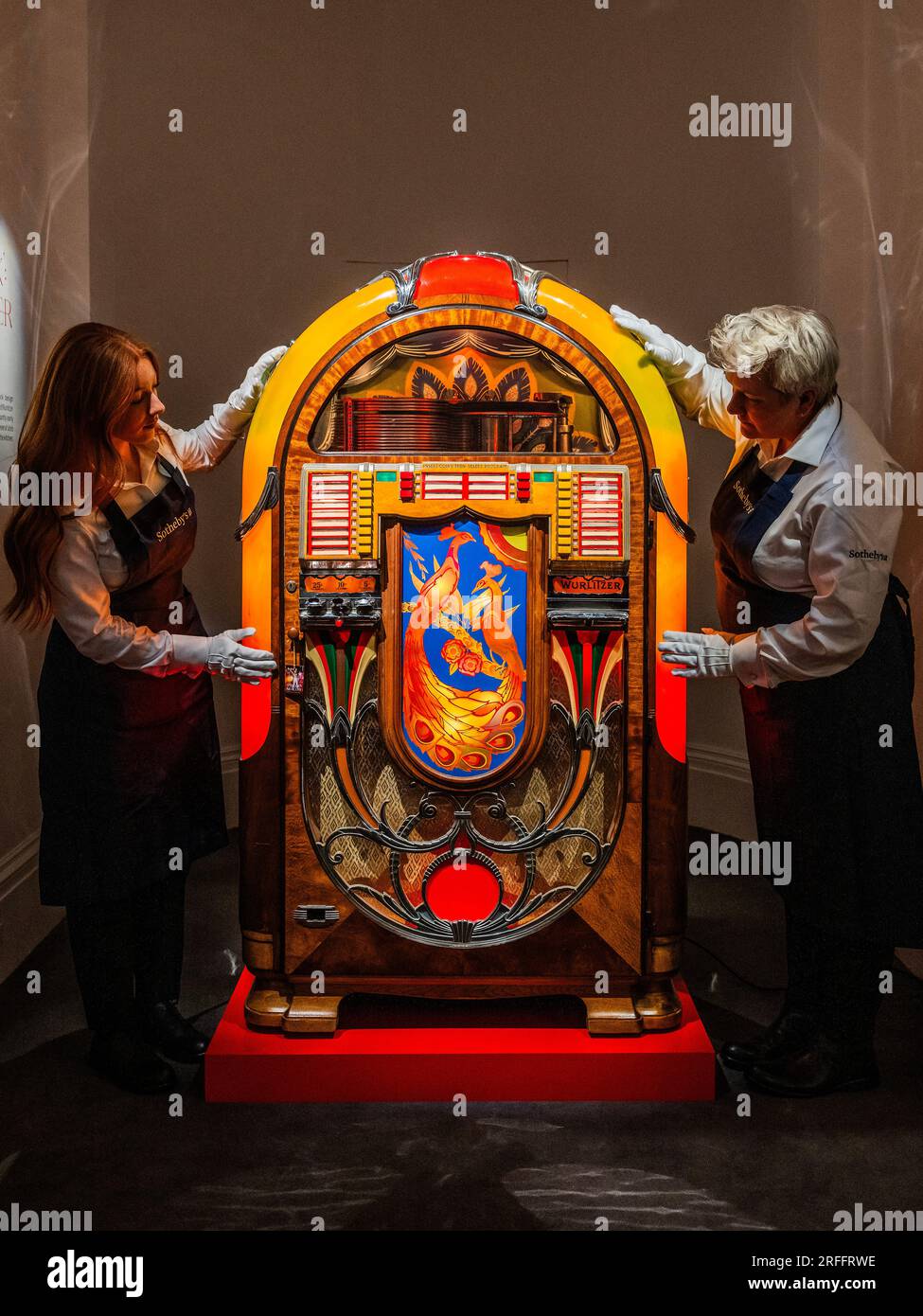 London, UK. 3rd Aug, 2023. His Peacock 1941 Wuelitzer Wonder duke box ...