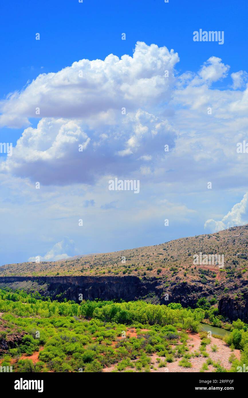 Verde valley and distant red rock mountains Stock Photo - Alamy