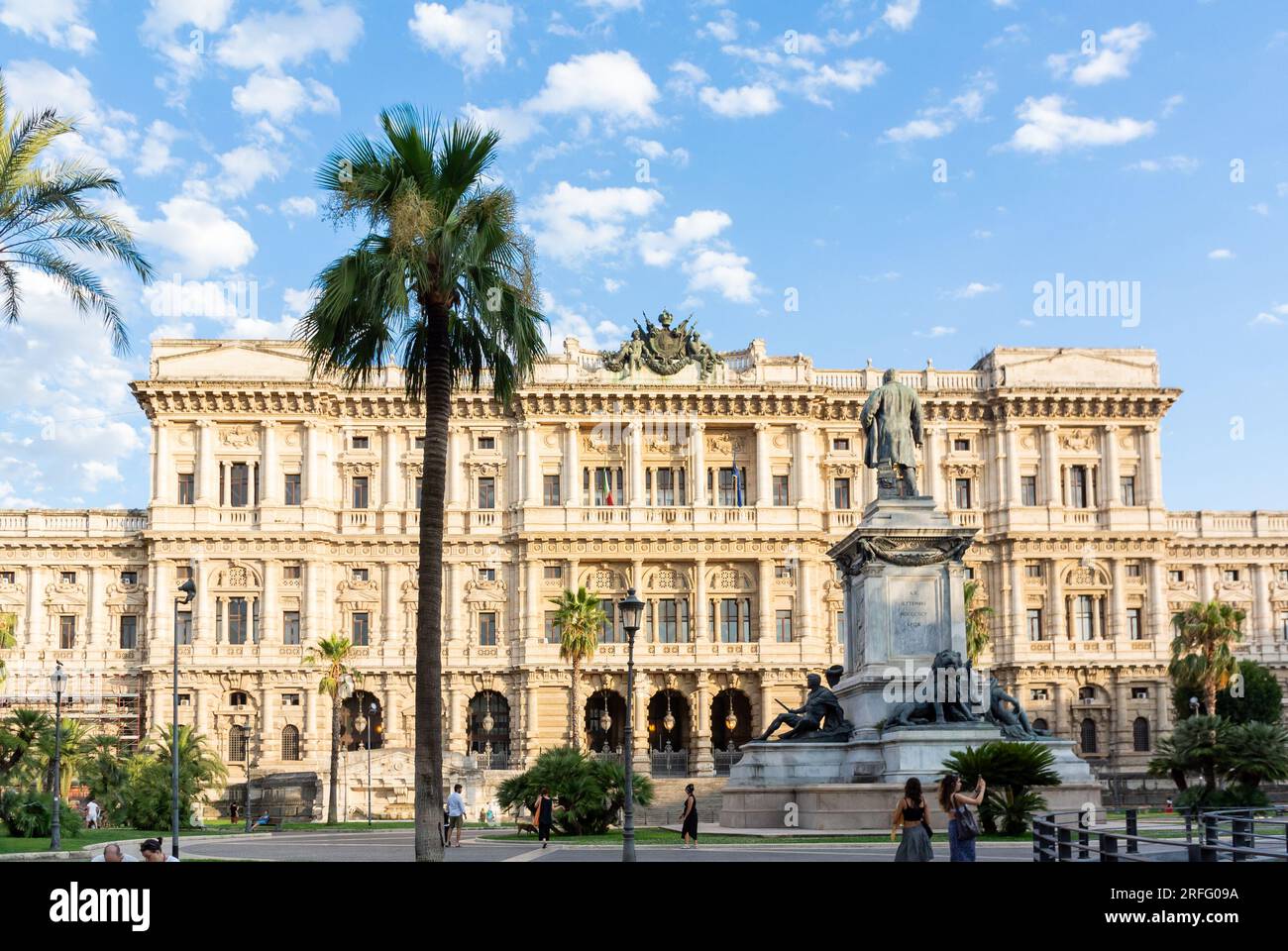 Judicial buildings hi-res stock photography and images - Alamy