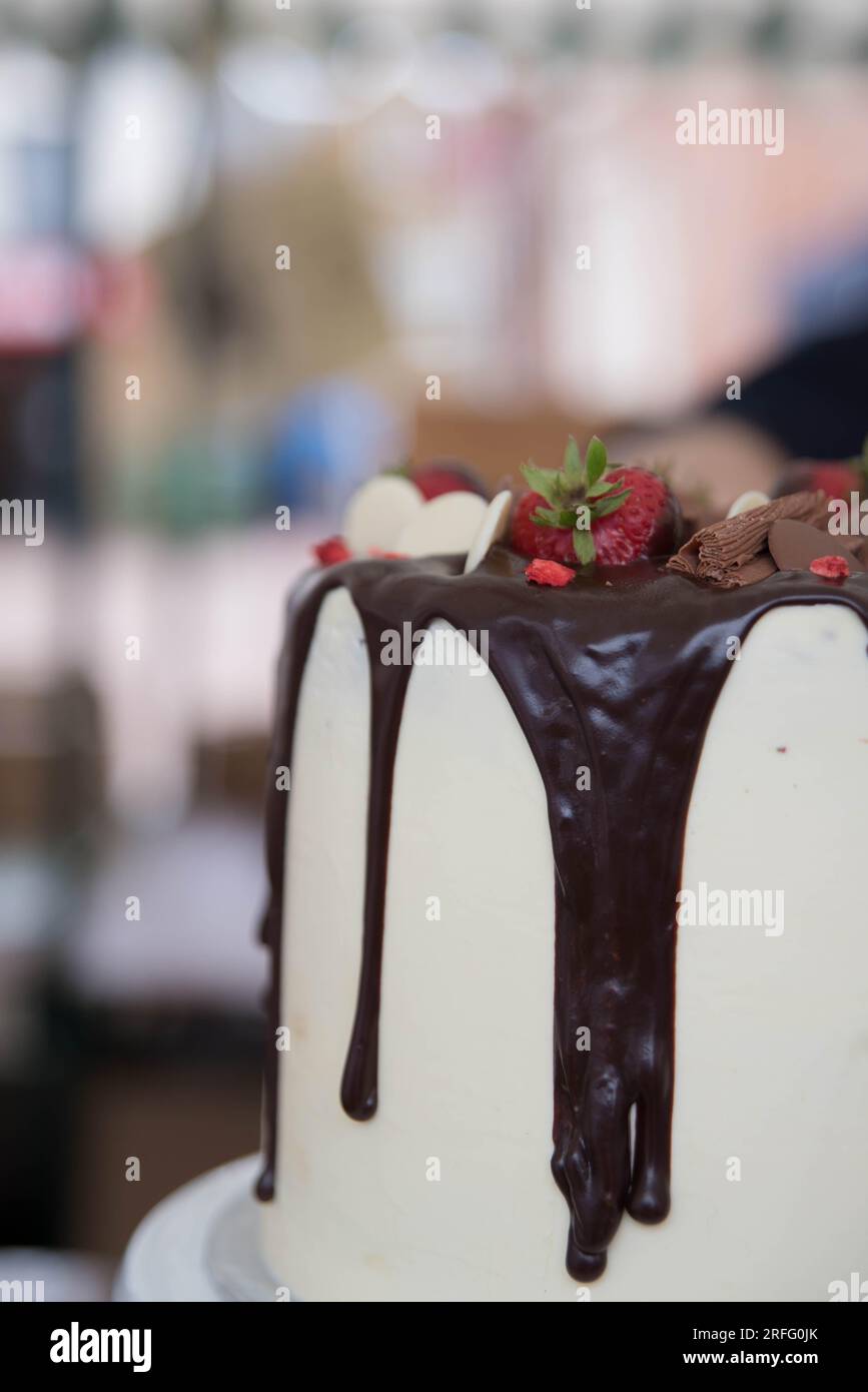 Tall cake hi-res stock photography and images - Alamy