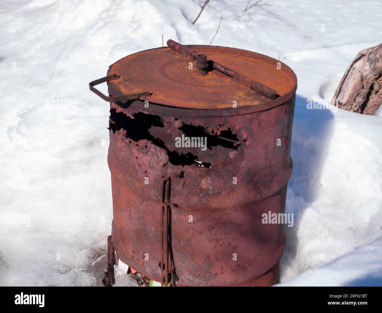 Garbage barrel burning hi-res stock photography and images - Alamy