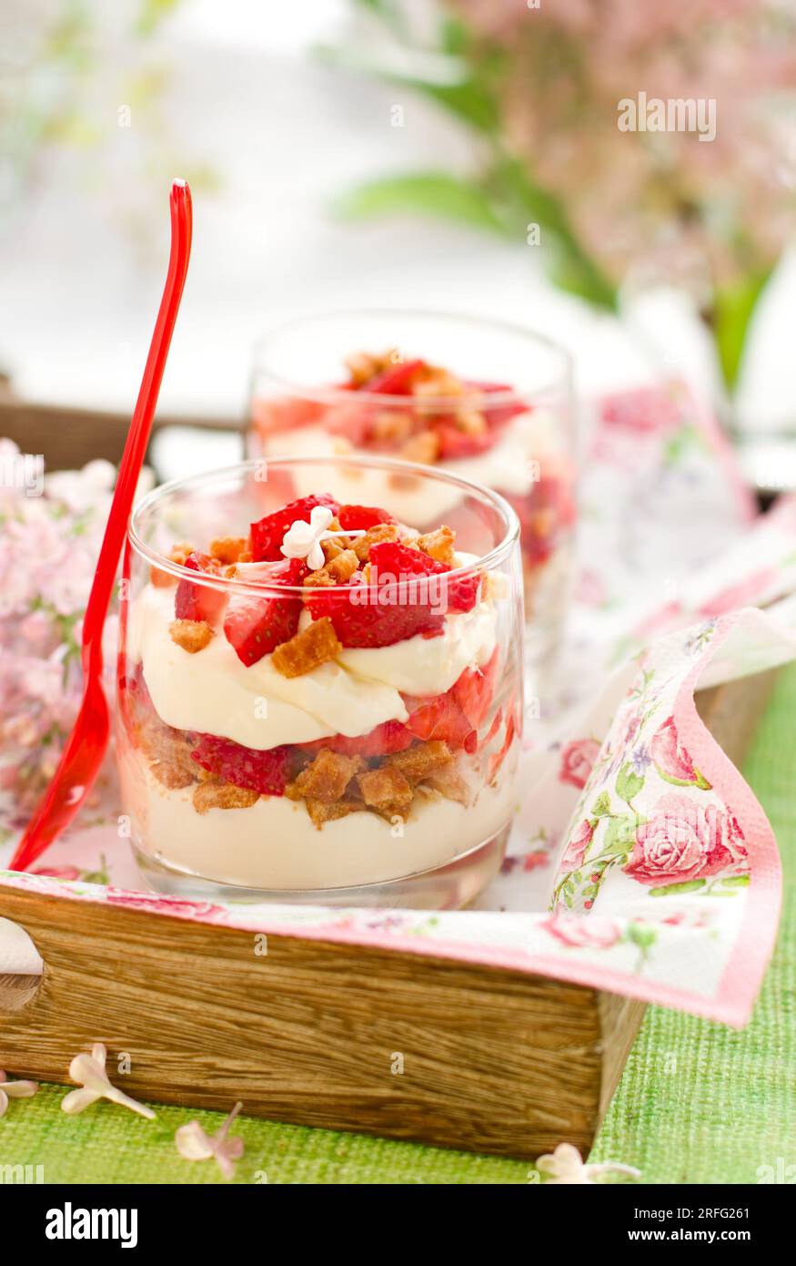 Layered strawberry trifle hi-res stock photography and images - Alamy