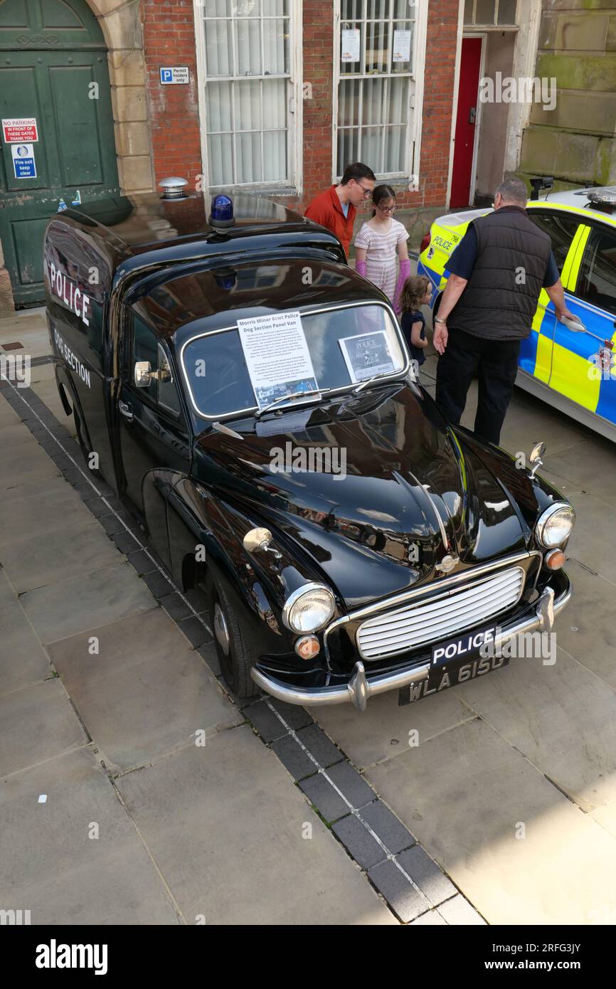 Derby police cars - historical and modern - Morris Minor panel van ...