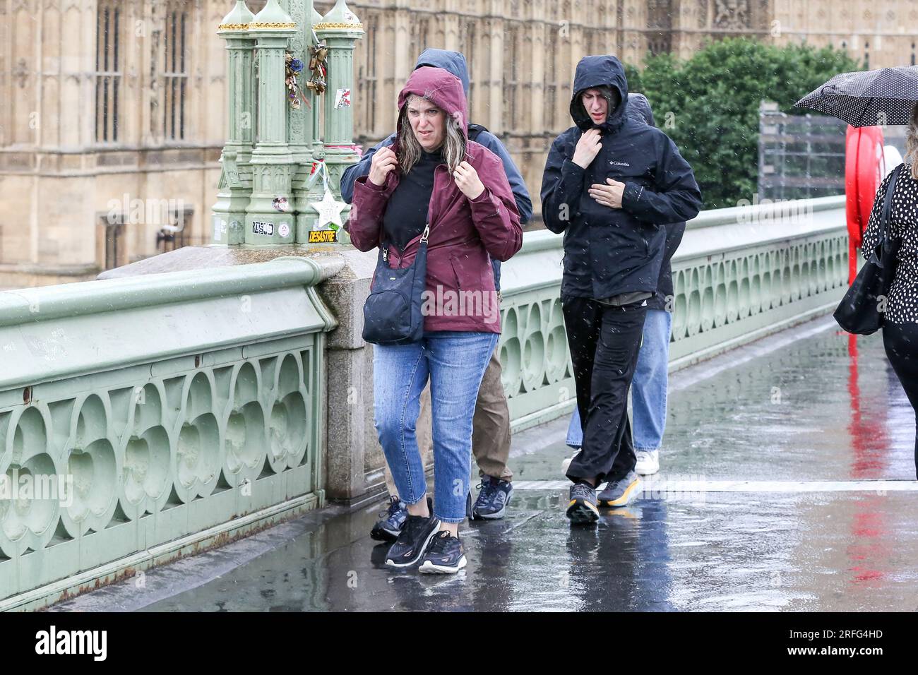 Members of public are caught in the rain in London. Weather forecasters ...