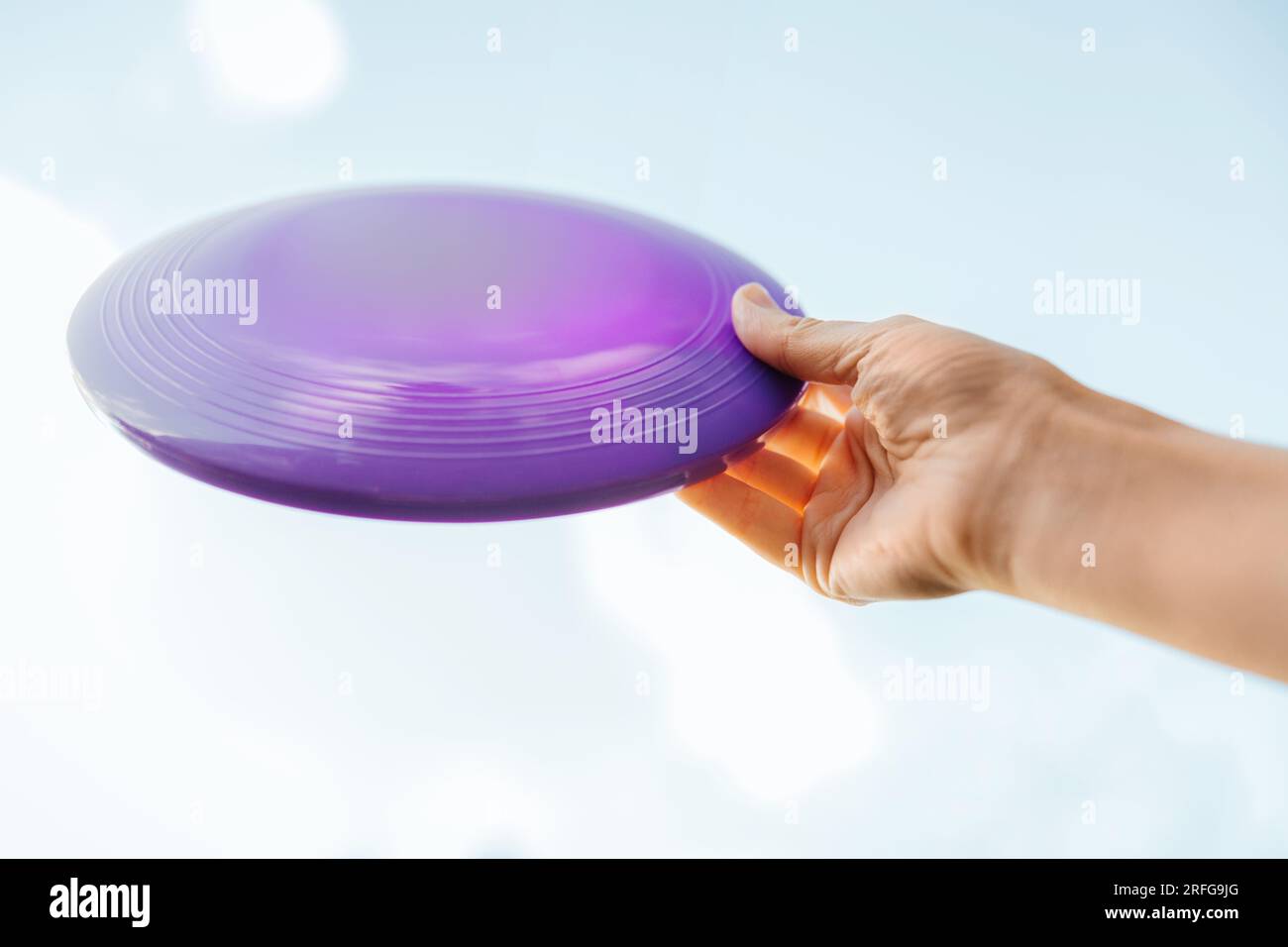 People playing disc golf hi-res stock photography and images - Alamy