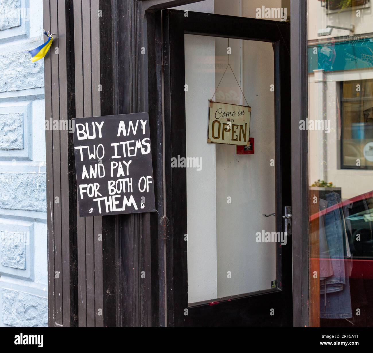 Buy Items for sale sign white on black Stock Photo - Alamy