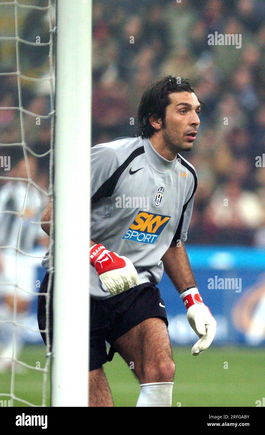 Famous soccer goalkeeper hi-res stock photography and images - Alamy