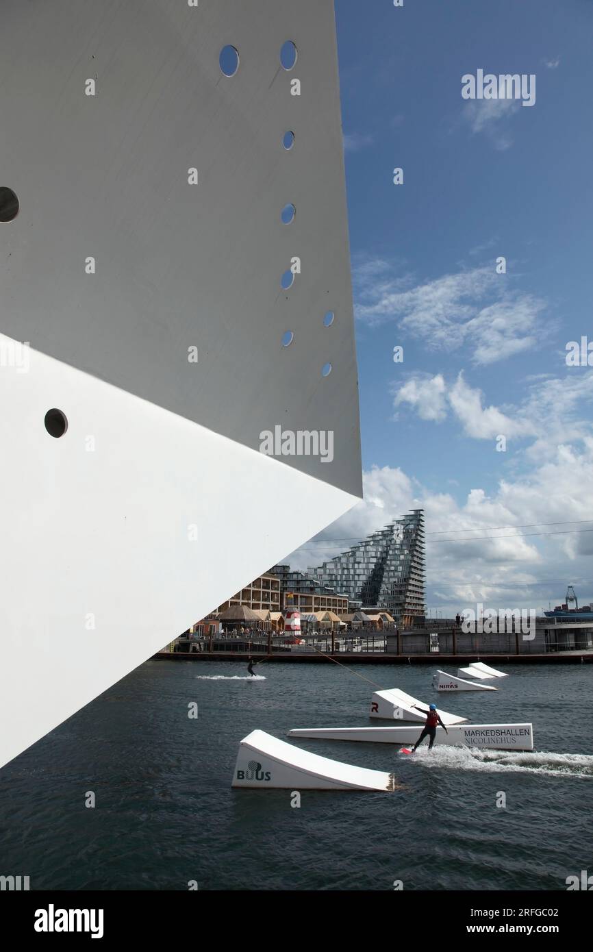 The Sailing Tower (L) and the AARhus residential development (R ...