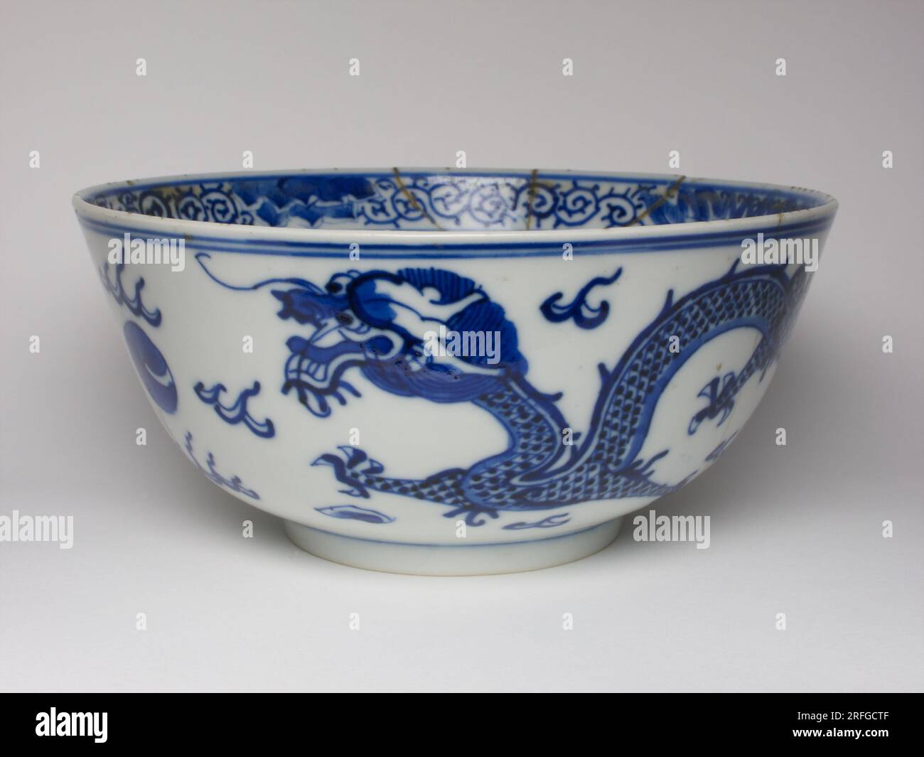 Antique Chinese blue and white porcelain bowl painted to the exterior ...
