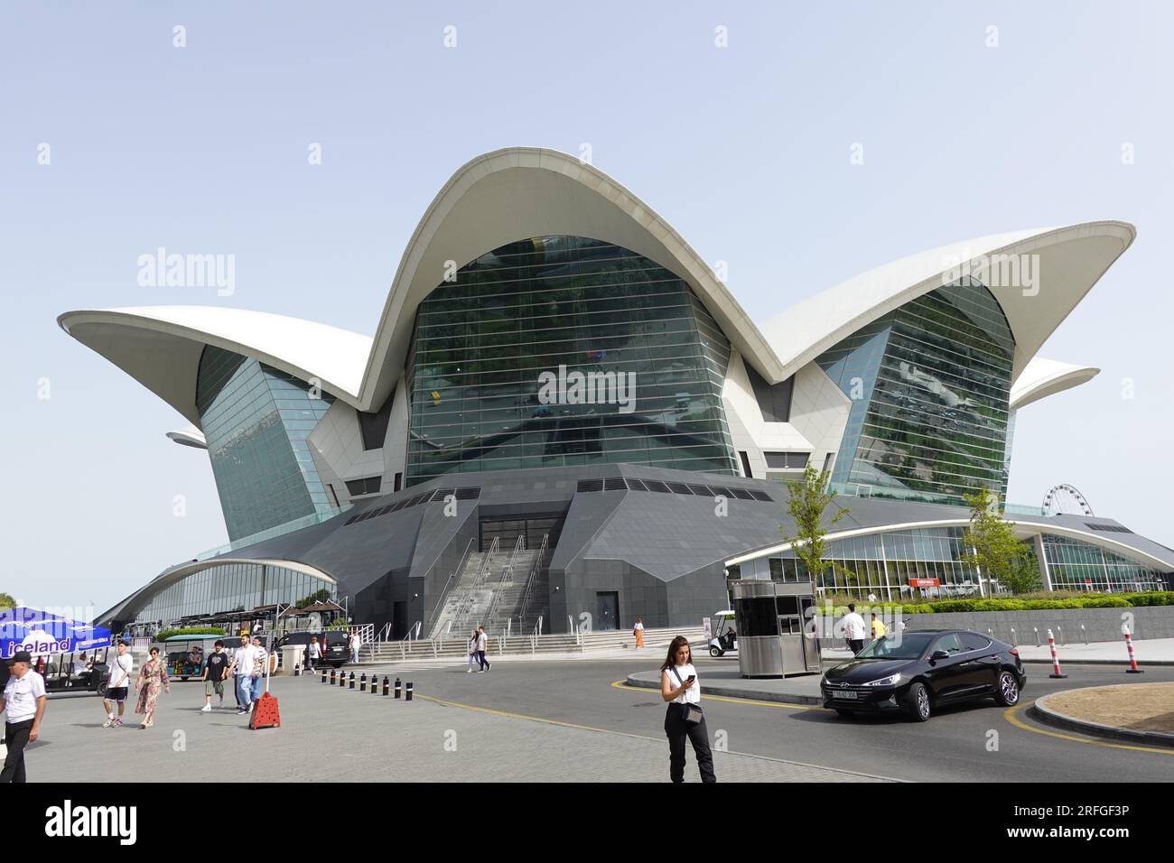 Baku azerbaijan deniz mall hi-res stock photography and images - Alamy