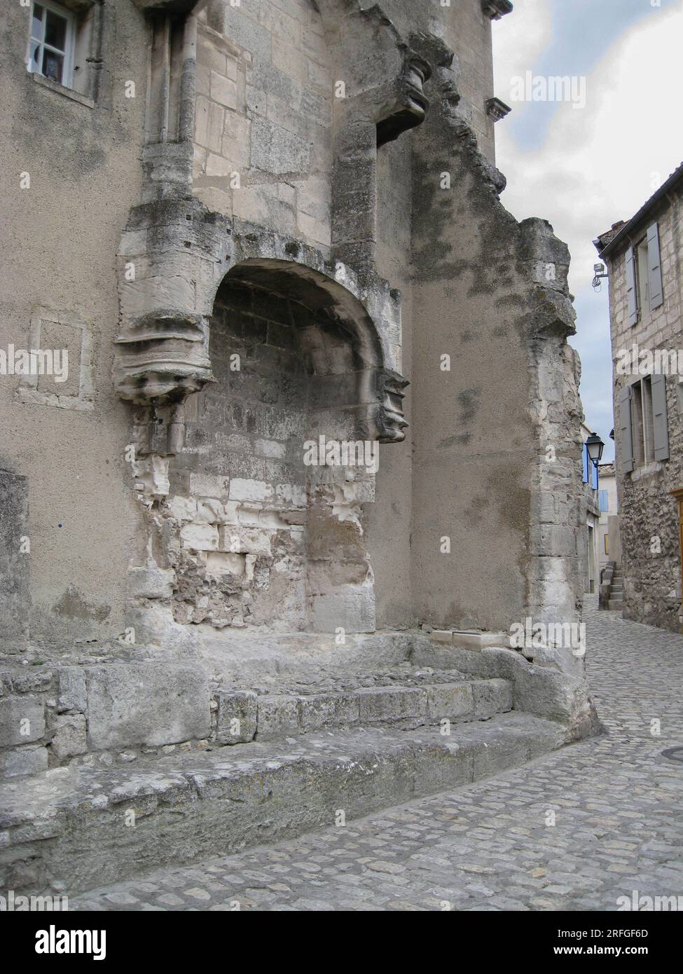 Decaying walls hi-res stock photography and images - Alamy