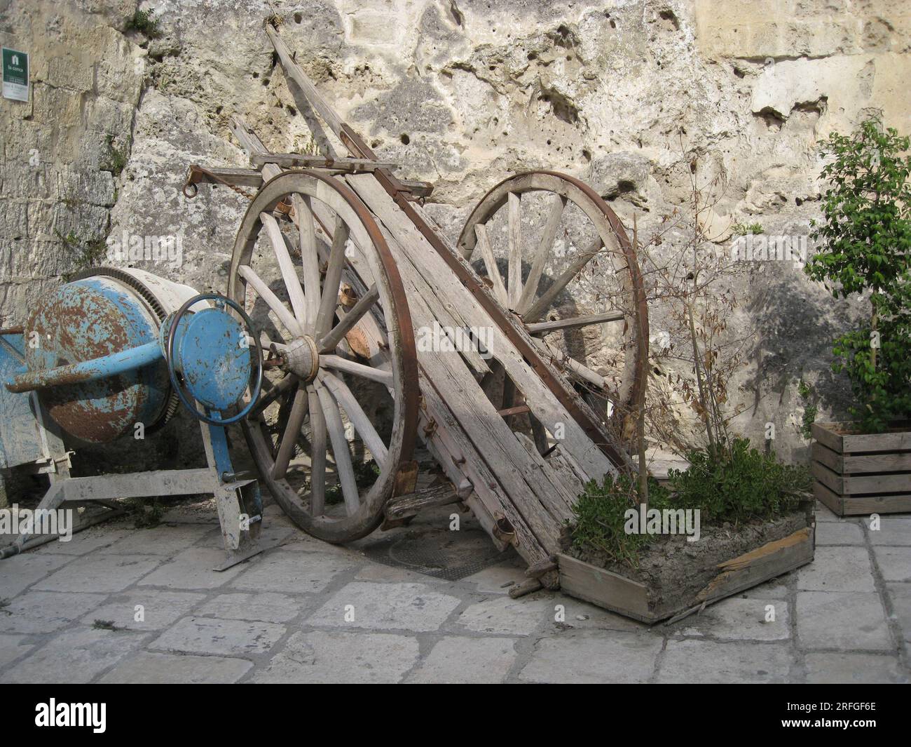 Machine gun cart hi-res stock photography and images - Alamy