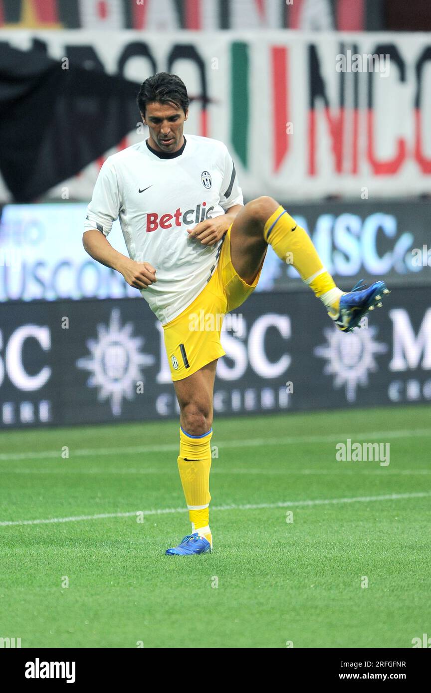 Gianluigi buffon trophy hi-res stock photography and images - Alamy