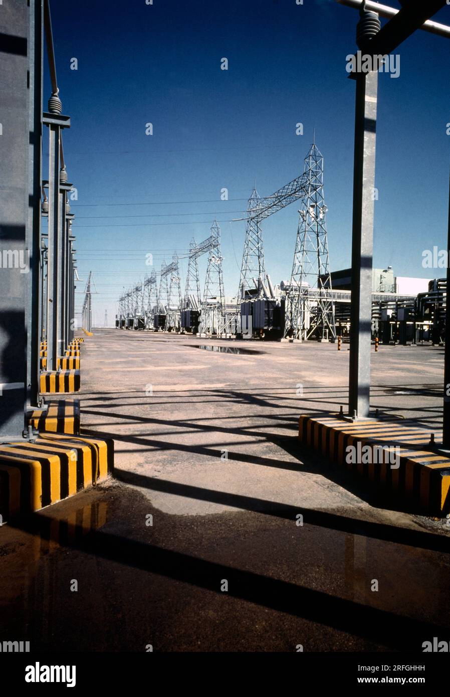 Saudi Arabia Electricity Pylons at Electricity Station Stock Photo - Alamy Saudi Arabia Electricity Pylons at Electricity Station Stock Photo - Alamy
