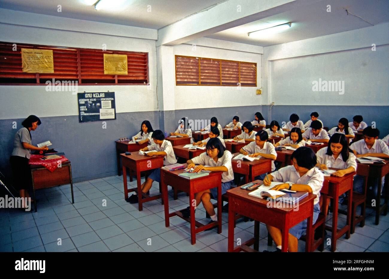 Jakarta Indonesia Students In Classroom Stock Photo - Alamy