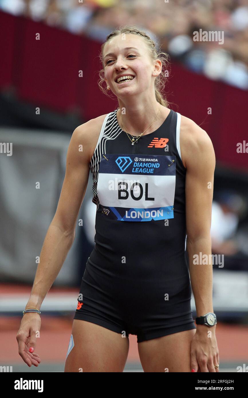 She wins 400m hurdles race hi-res stock photography and images - Alamy