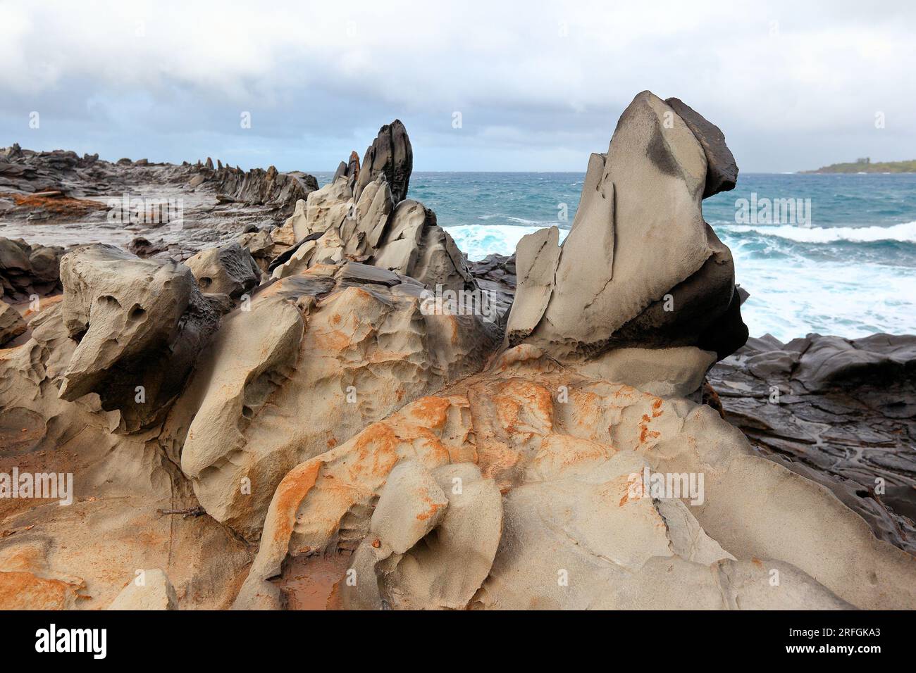 Dragon's Teeth at Makaluapuna Point, Maui - Hawaii Stock Photo - Alamy