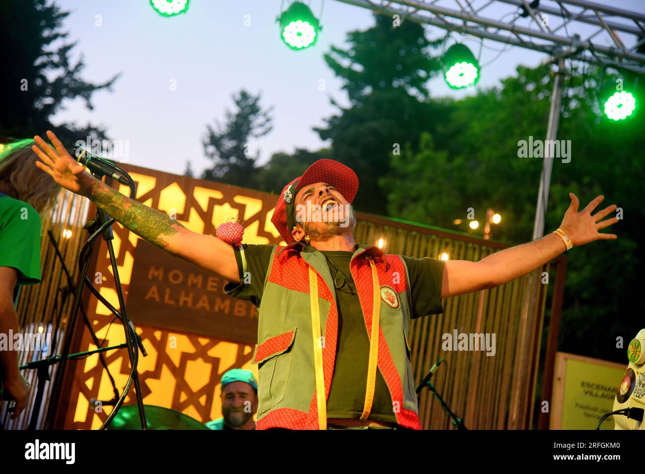 Coser a mano hi-res stock photography and images - Alamy