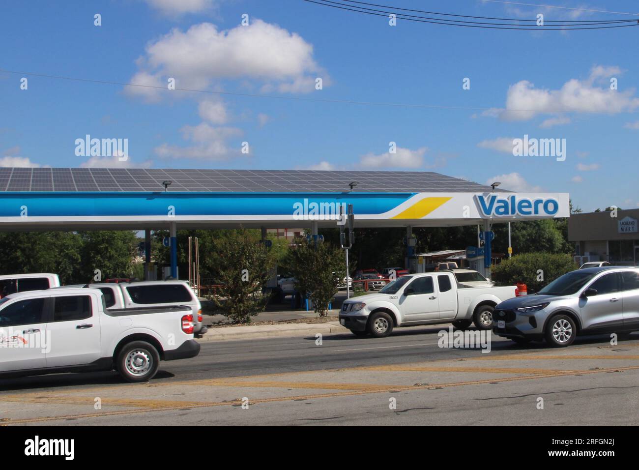 Solar canopies hi-res stock photography and images - Alamy