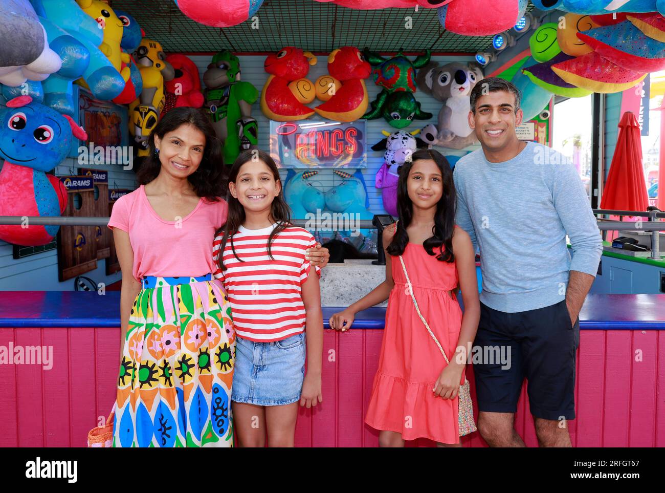 (Left-right) Akshata Murty, Krishna Sunak, Anoushka Sunak and Prime ...