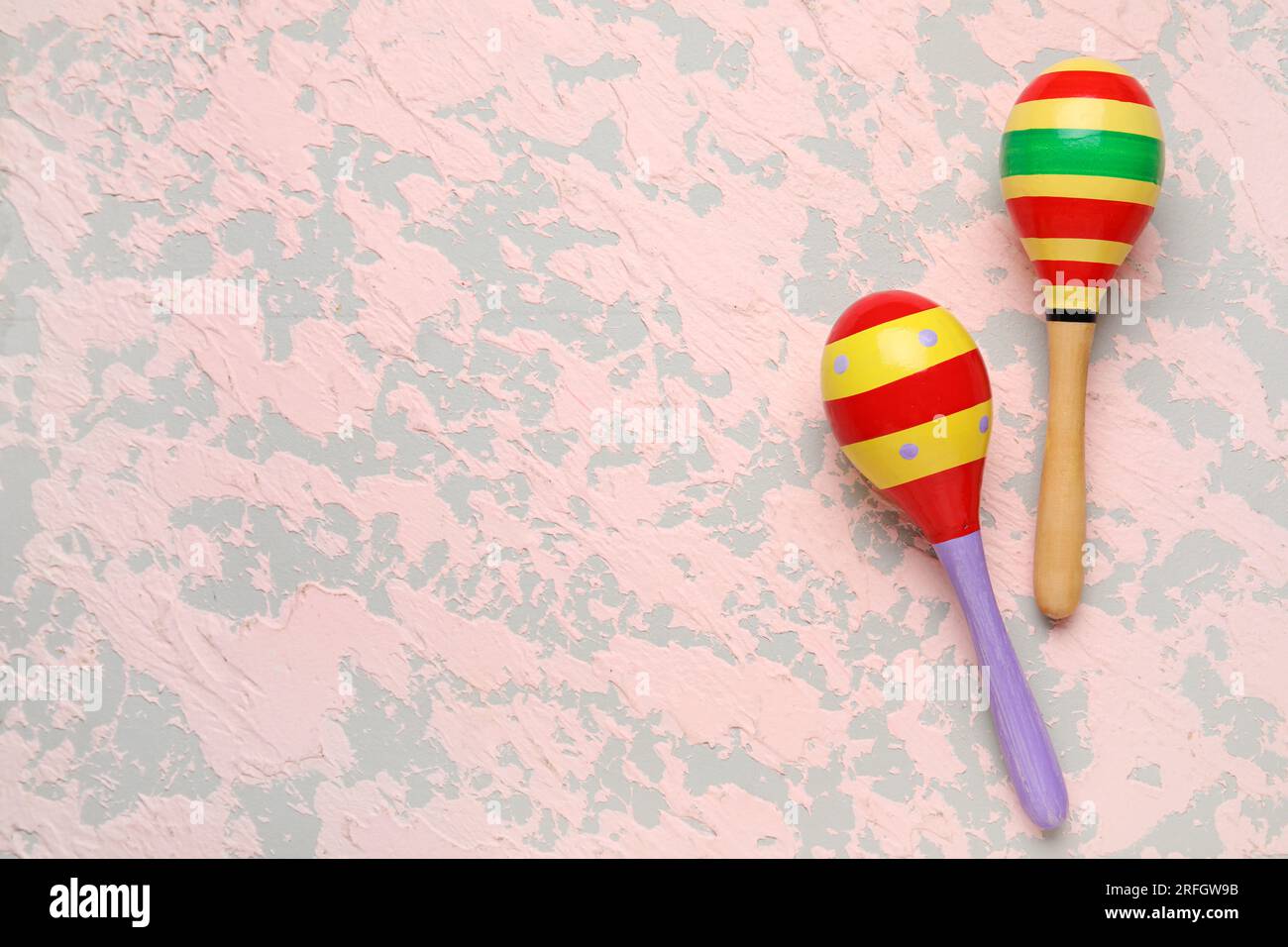 Mexican maracas on grunge background Stock Photo - Alamy