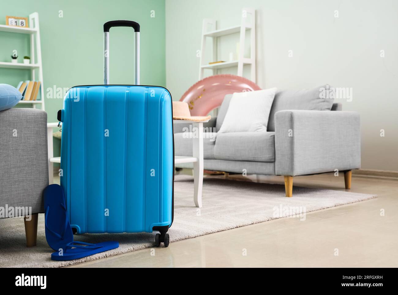 Green suitcase in sea hi-res stock photography and images - Alamy