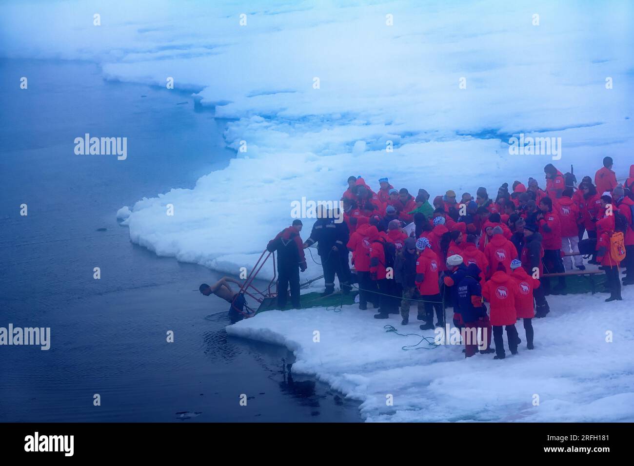 North pole - 2 July 2016: Extraordinary tourist offer - bathing at ...