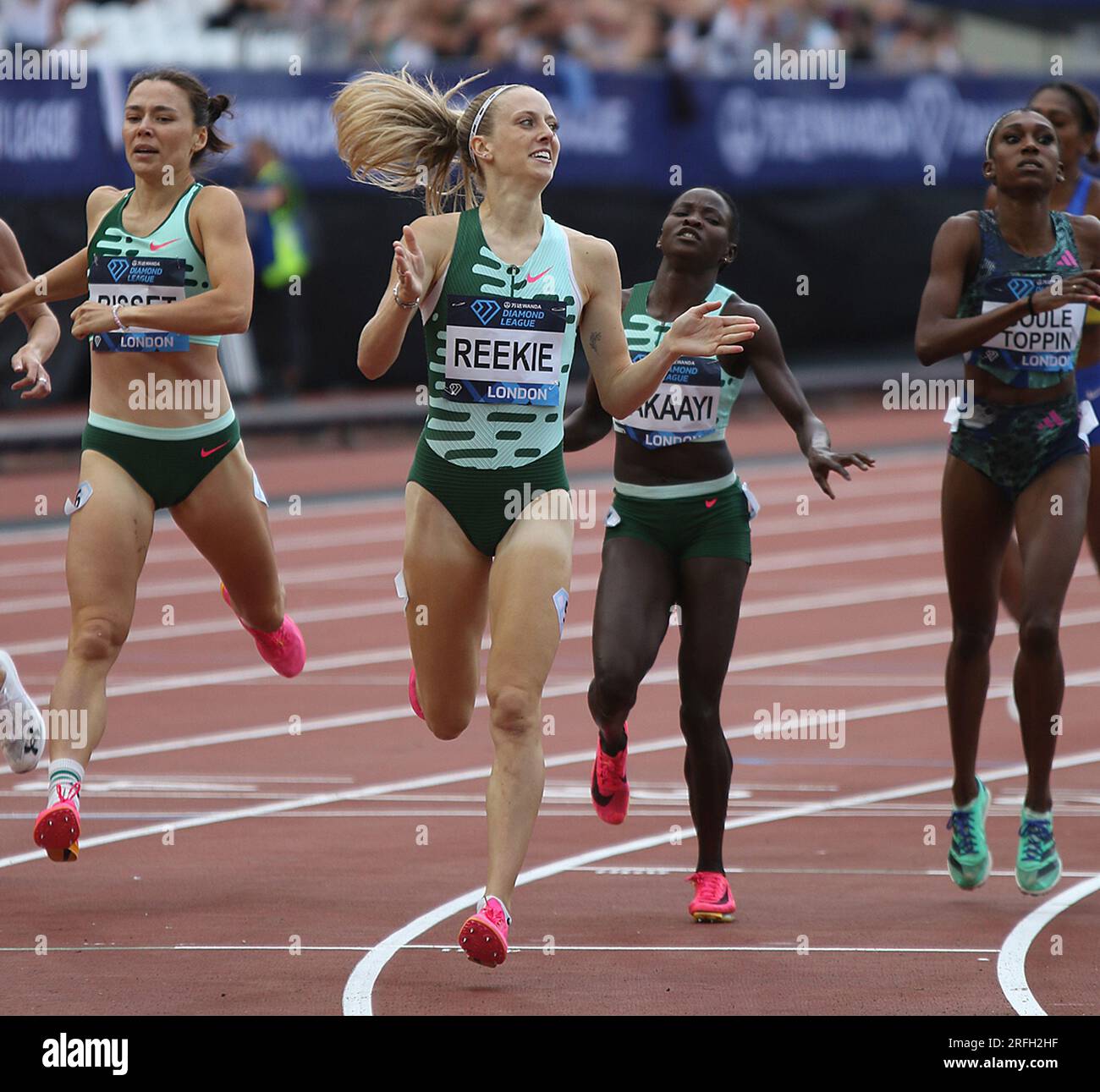 Jemma REEKIE of Great Britain celebrates as she wins the 800m for the ...
