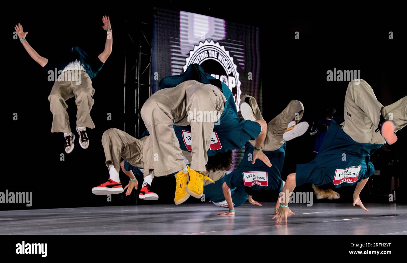 Hip hop dancers feet hi-res stock photography and images - Alamy