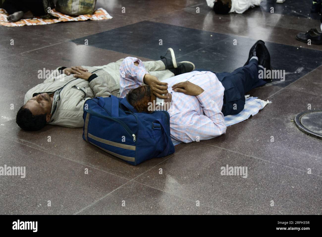 India, new Delhi, Central train station - March 8, 2018: Passengers ...