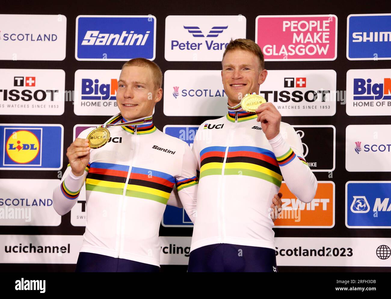 Nethrland's Tristan Bangma and Patrick Bos pose with their gold medals ...