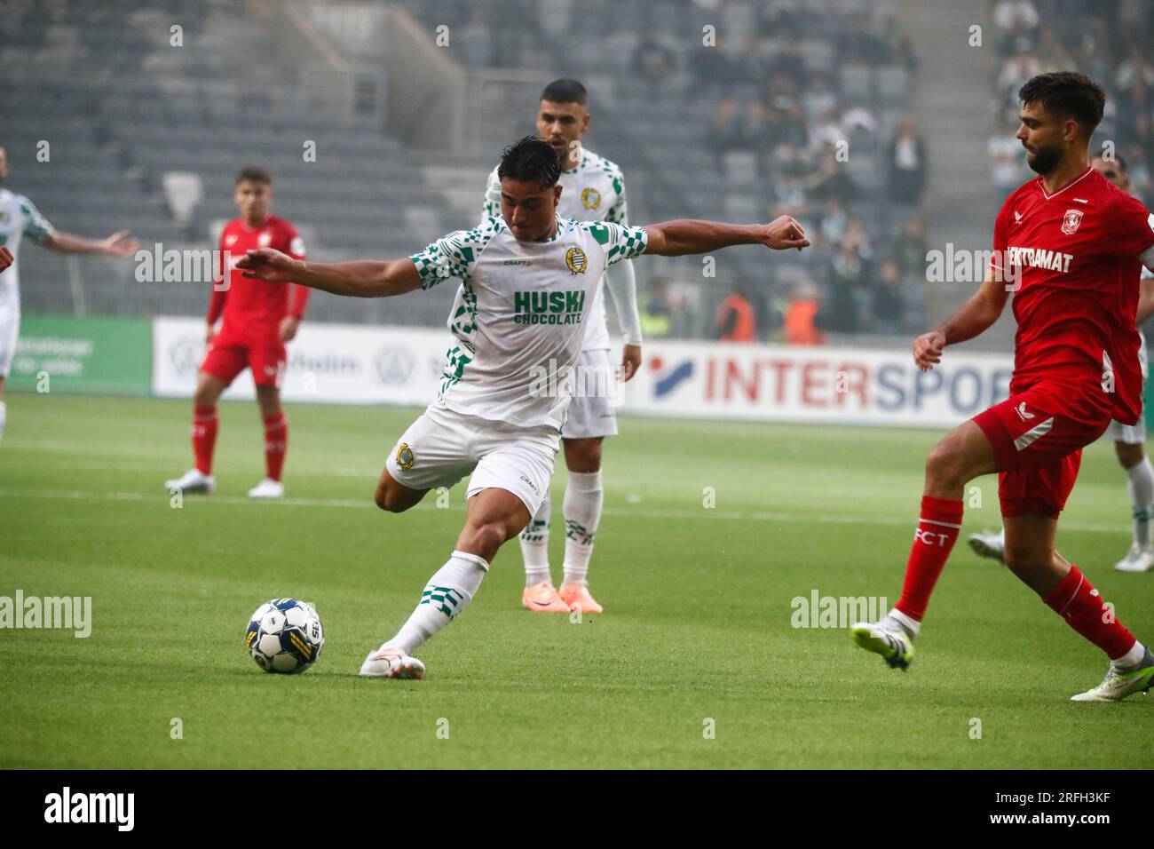 Robin propper hi-res stock photography and images - Alamy