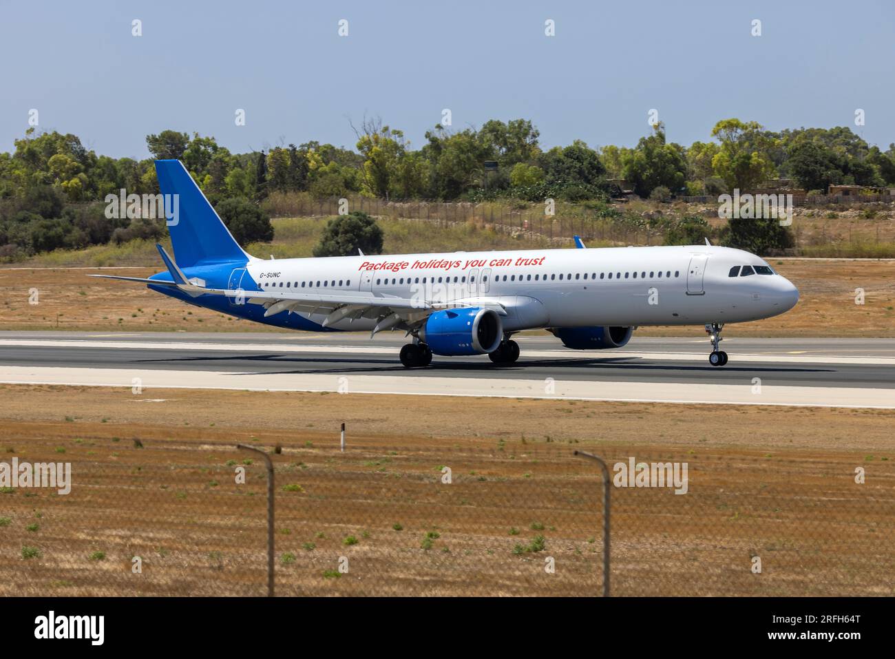 Jet2 Airbus A321-251NX (Reg.: G-SUNC) with just a partial colour scheme ...
