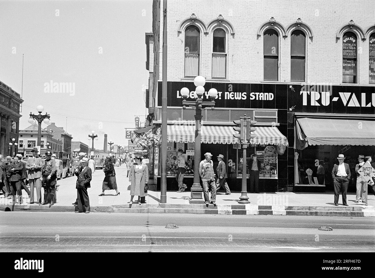 1938 19301 1939 hi-res stock photography and images - Alamy