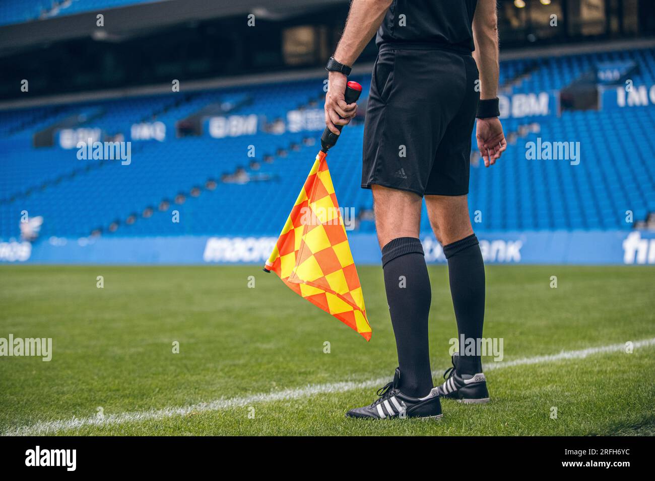 Lineman sport hi-res stock photography and images - Alamy