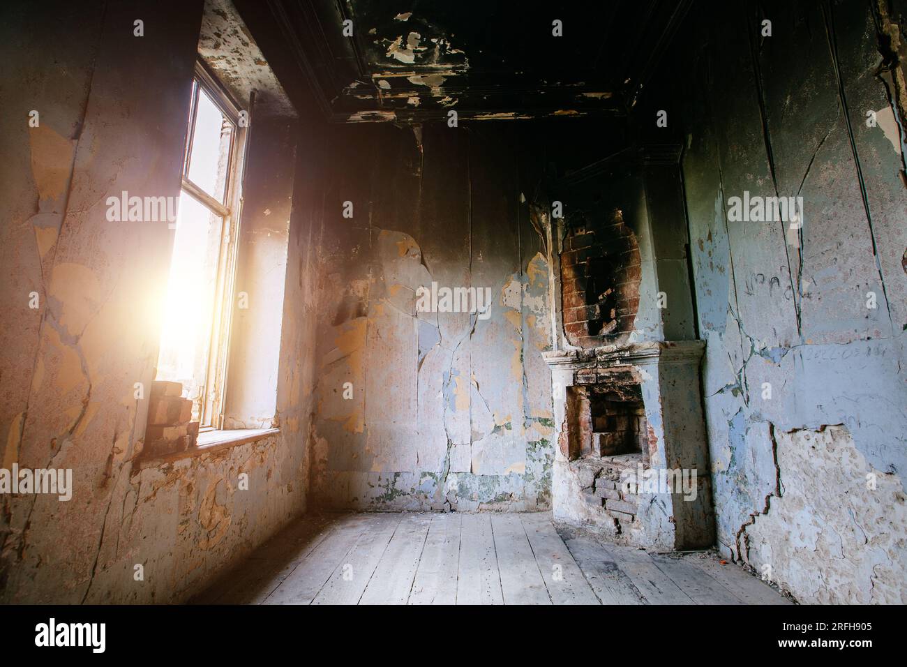 Extinguished fireplace hi-res stock photography and images - Alamy
