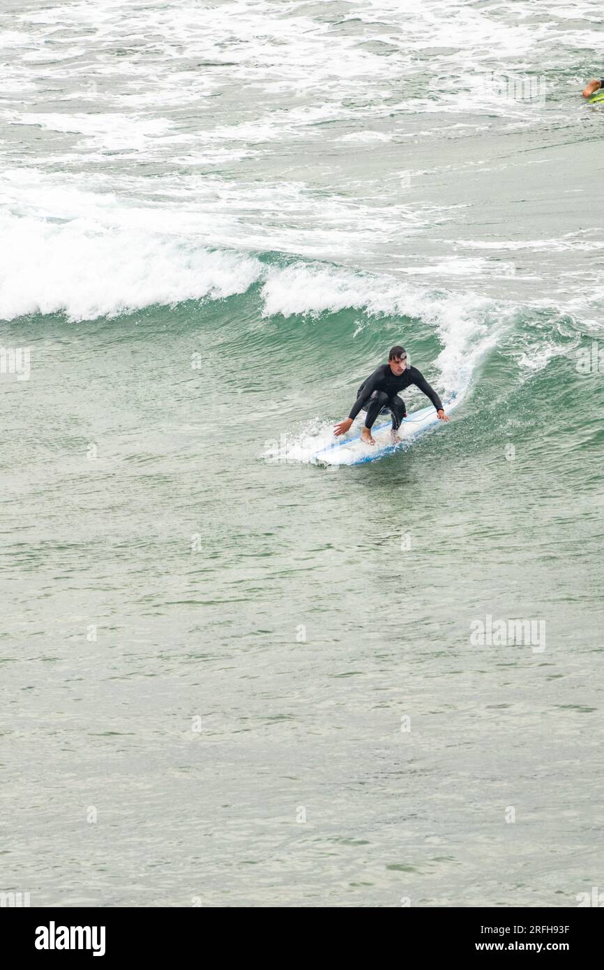 Wave watching cornwall hi-res stock photography and images - Alamy