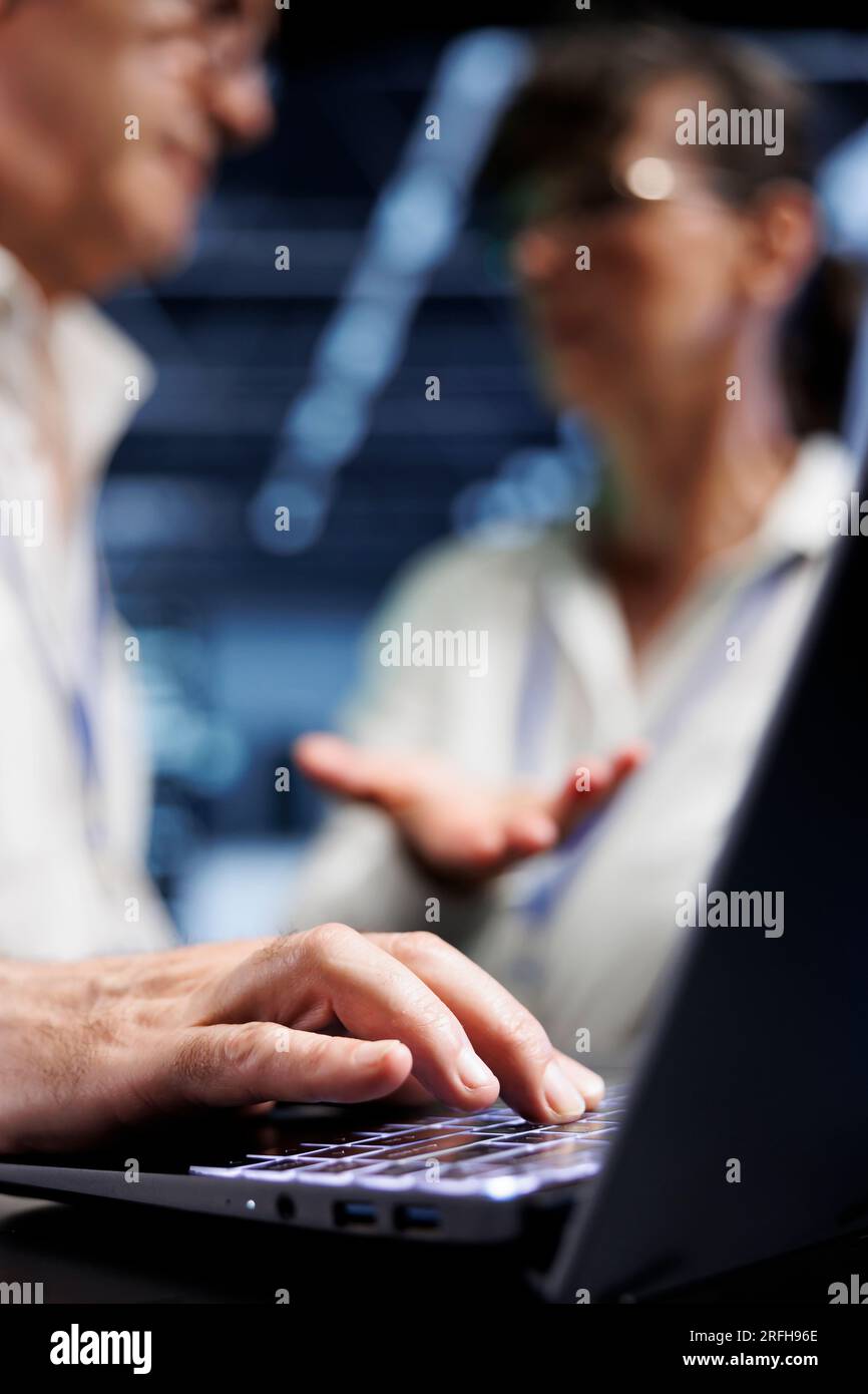 Teamworking repairmen hi-res stock photography and images - Alamy