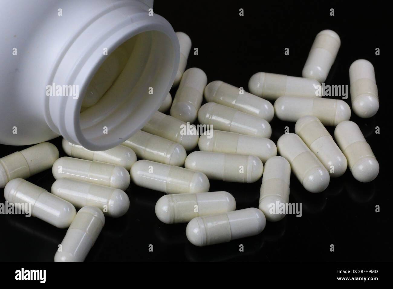 Meds container hi-res stock photography and images - Alamy