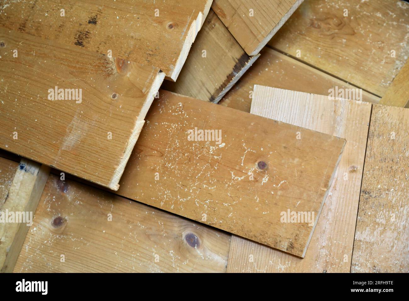 Scrap timber in the carpenters wood shop Stock Photo - Alamy