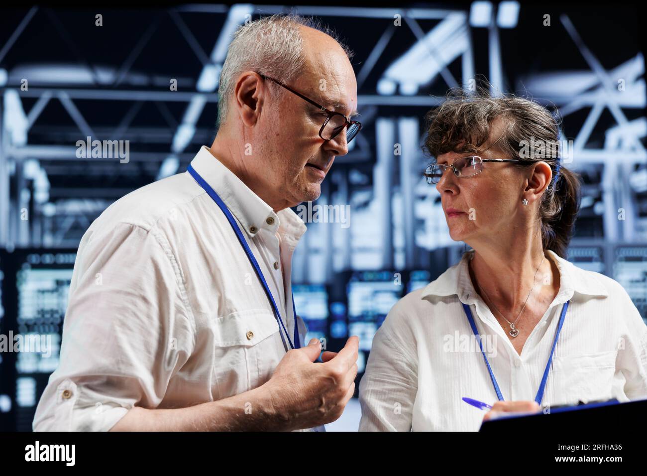 Installing brainstorming hi-res stock photography and images - Alamy