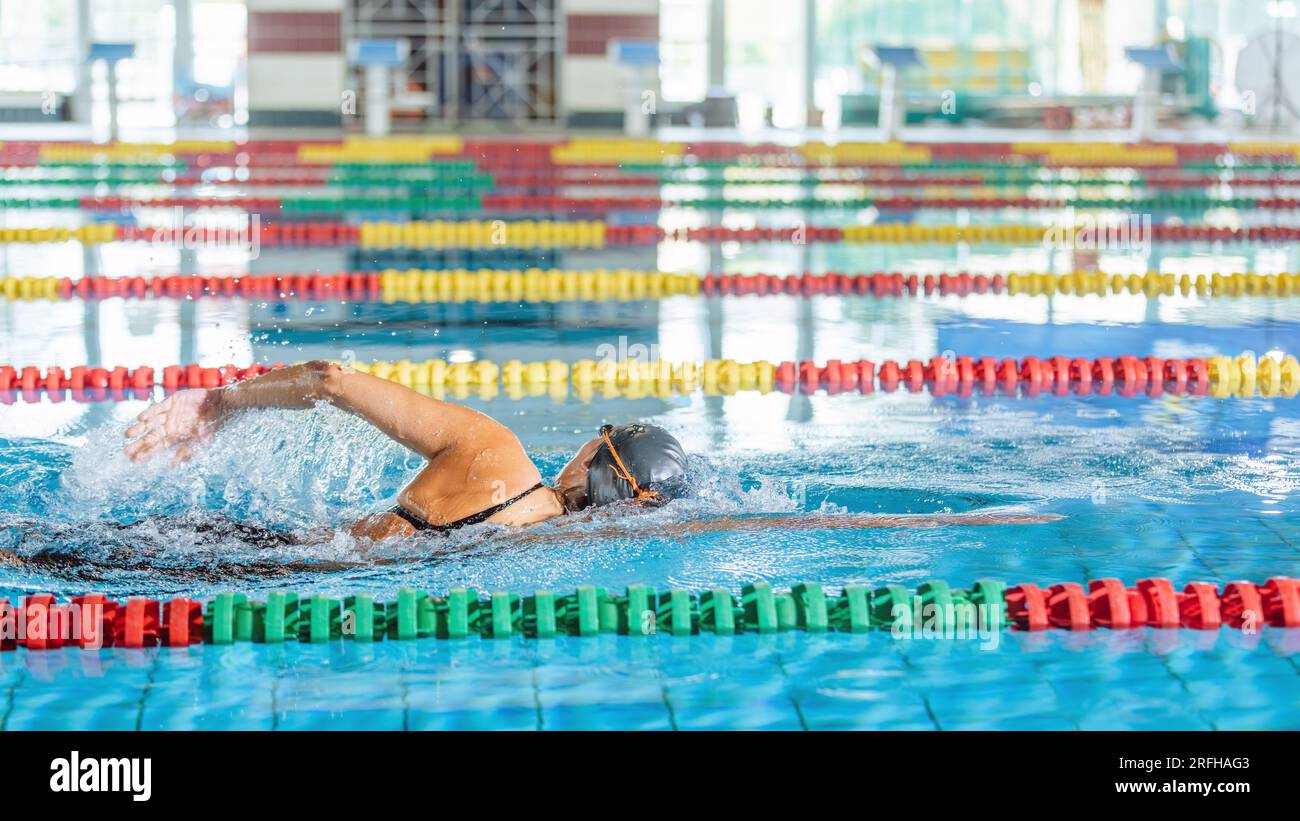 Professional female swimmer swimming the front crawl stroke. Freestyle ...