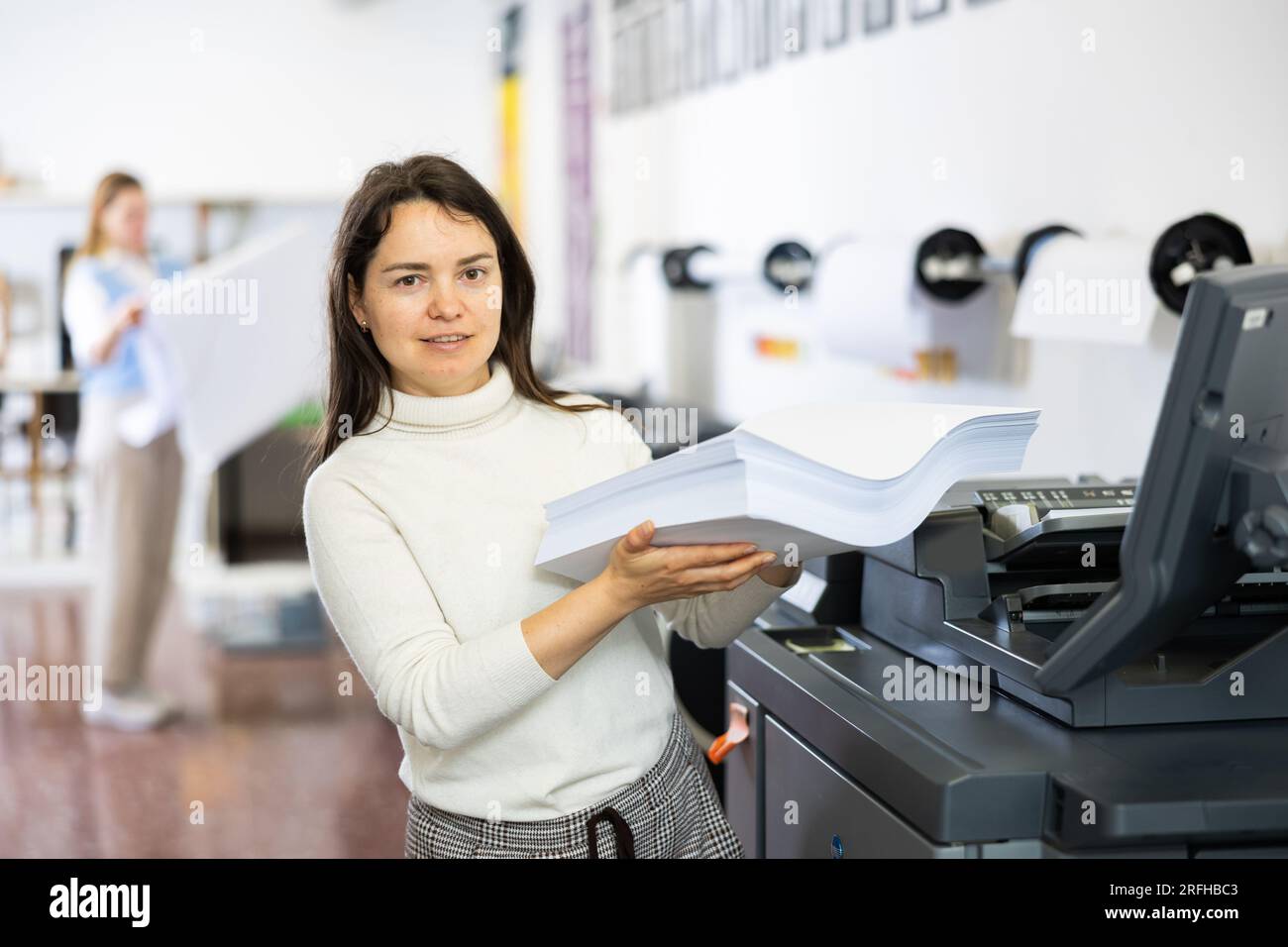Printing operator working manufacturing hi-res stock photography and ...