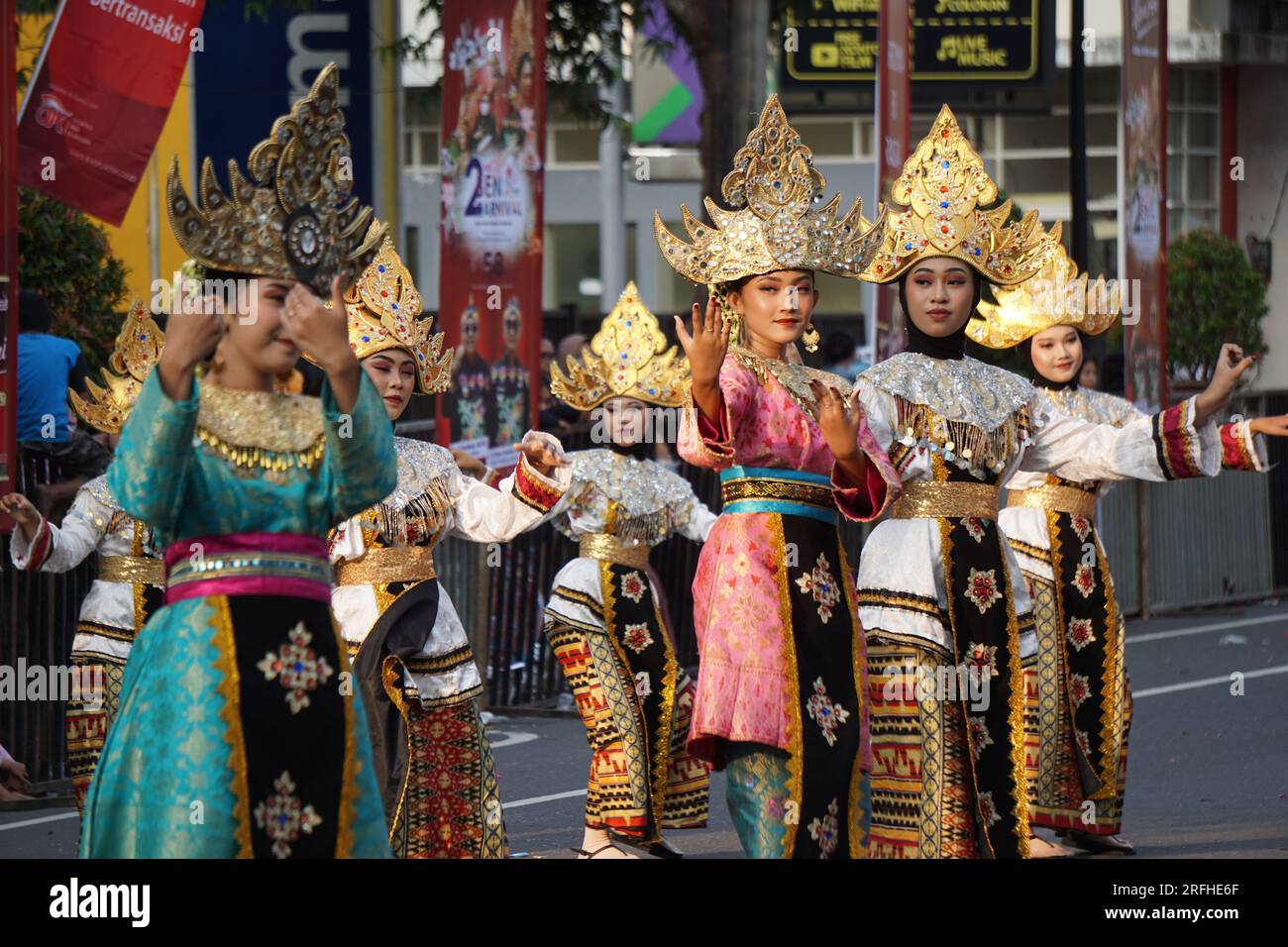 Hari tari hi-res stock photography and images - Alamy