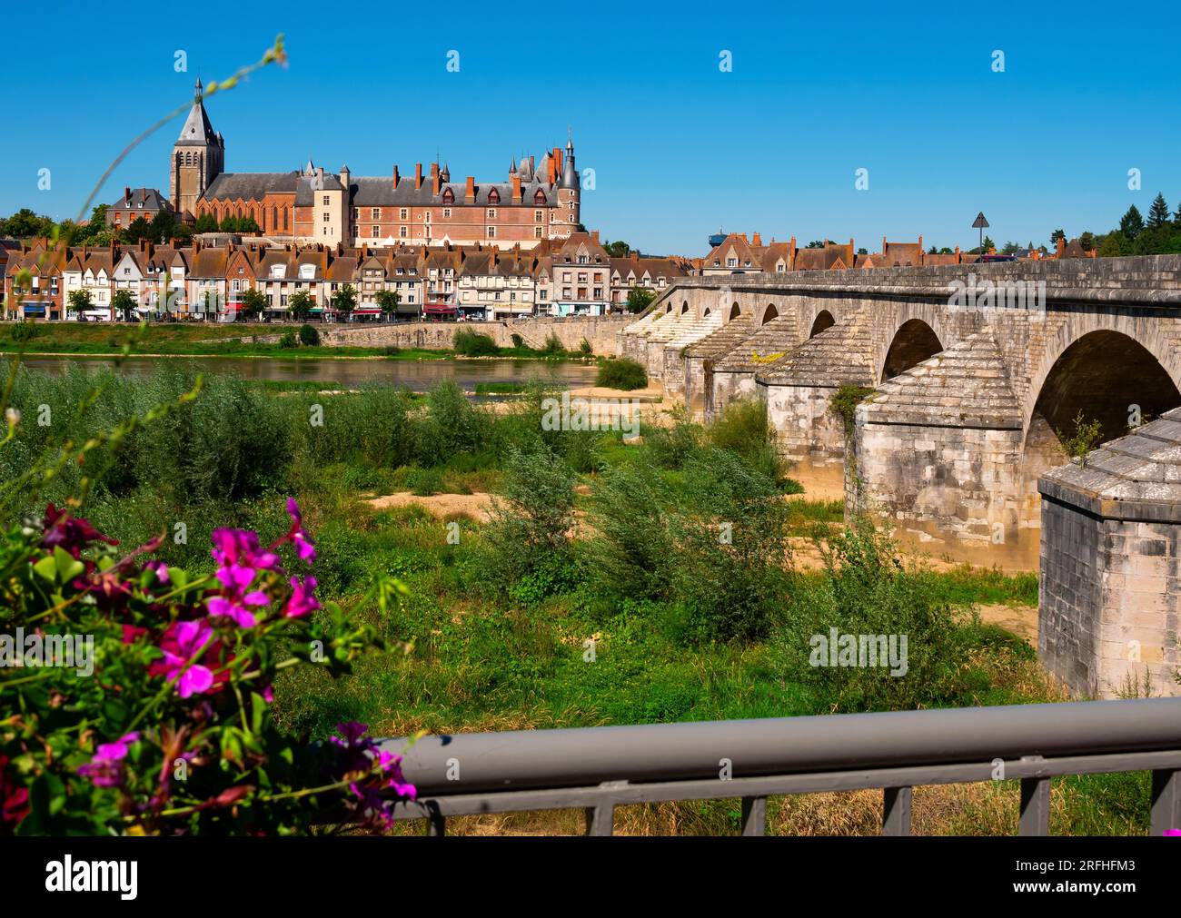Gien chateau hi-res stock photography and images - Alamy