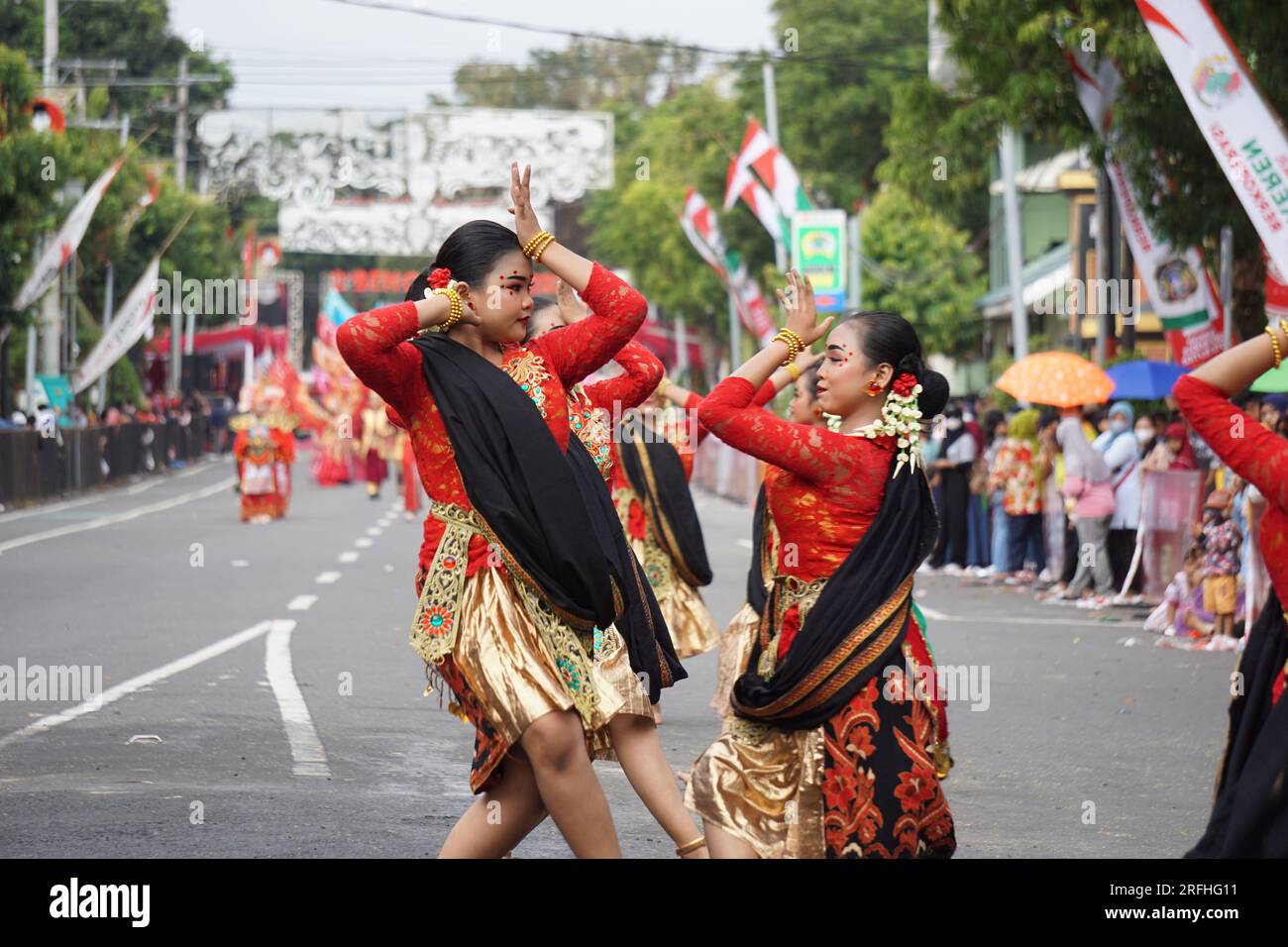 Tari gelang room hi-res stock photography and images - Alamy