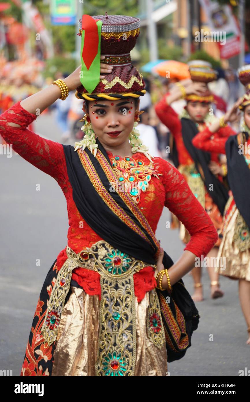 Tari gelang room hi-res stock photography and images - Alamy
