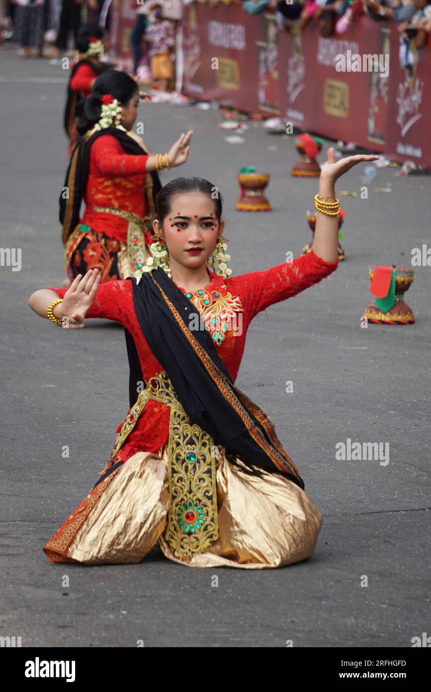 Gelang room dance from Madura at BEN Carnival. This dance depicts an ...