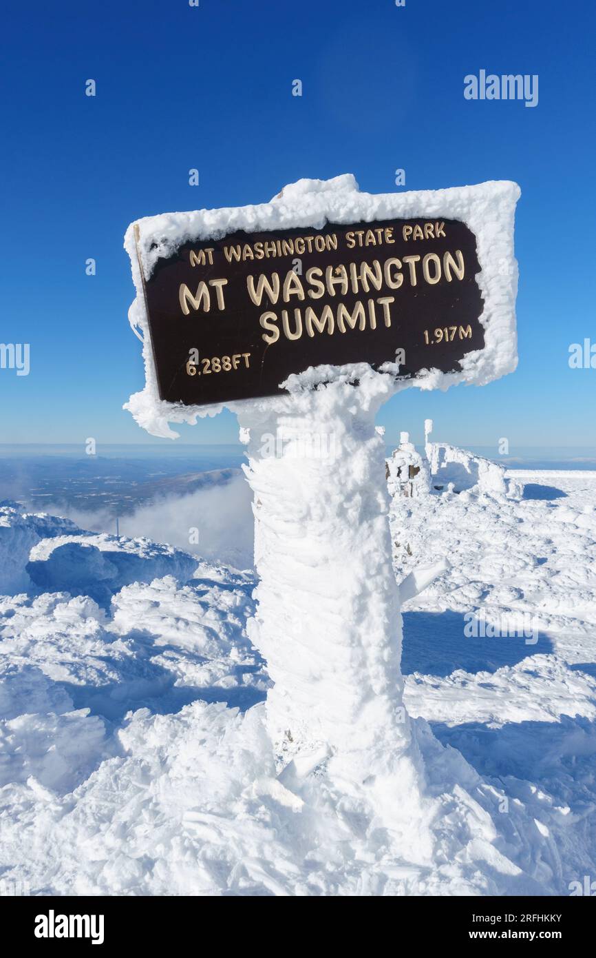 Mount washington weather station snow hi-res stock photography and ...